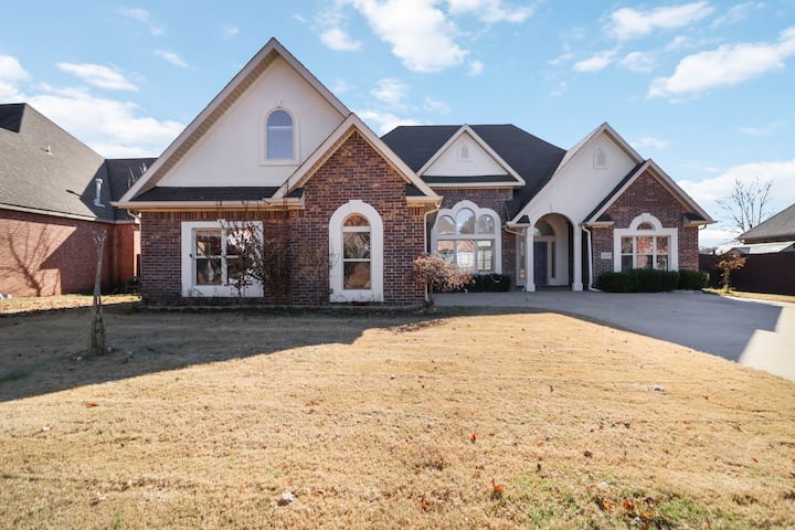 Cozy Family Home Near University Of Arkansas - Fayetteville, AR