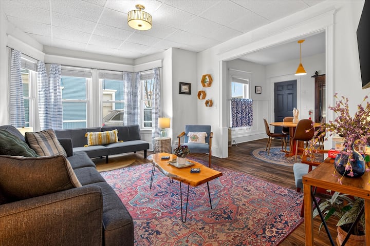 Burlington Gem: Walk To Church St & Lake - Burlington