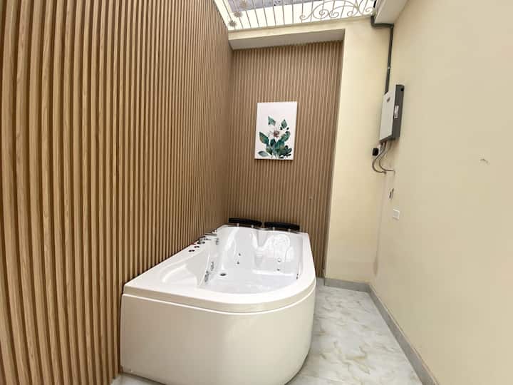 Apt. Chantel / Jacuzzi / Central - Banos