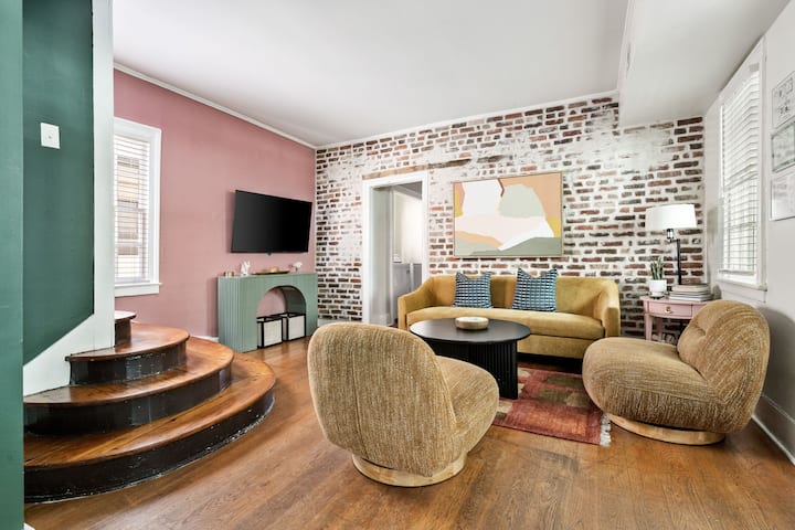 Chic Spring St Retreat / Walk To King St-3 Blocks - Charleston, SC