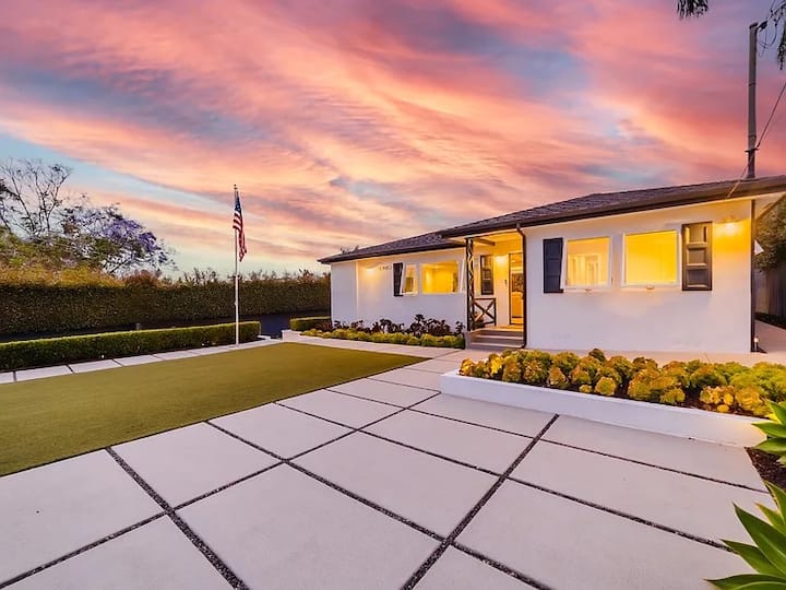 Steps To Carlsbad Village • Easy Access To Beach - Carlsbad, CA