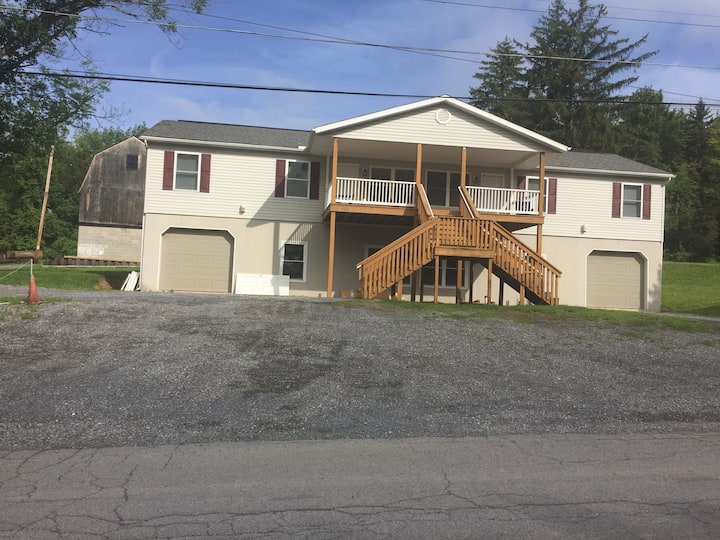 Peterview Duplex -4 Bedroom 2 Baths - Altoona