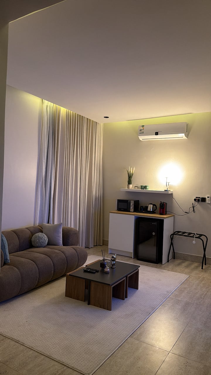 غرفة وصالة | شاشة 70 بوصة - Dammam