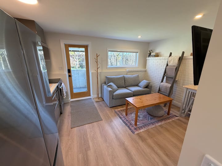 Pink Sky Hideaway - Comox