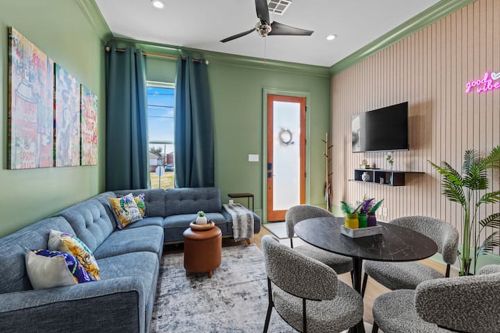 Elegant Nola Stay | 3br/2ba + Parking | 10 Min Fq - Chalmette, LA