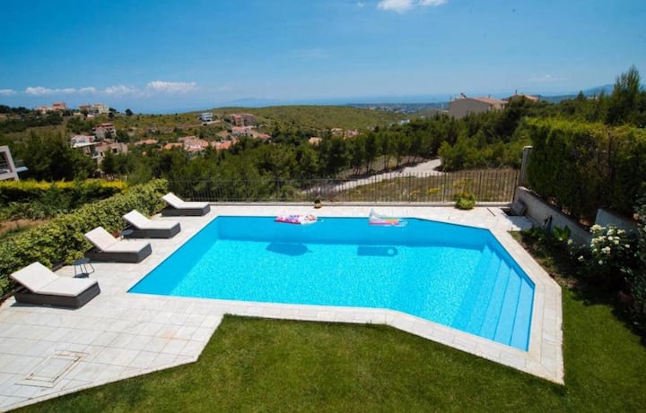 Hillside Villa - Луца