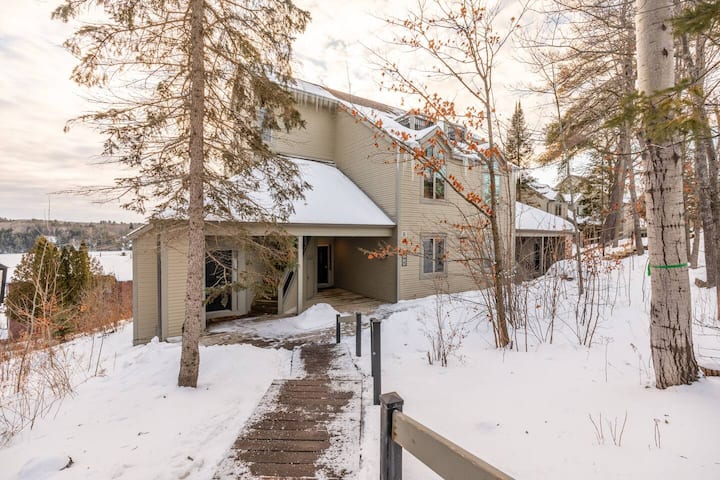 Lakefront Three-bedroom Near Ski & Golf - Huntsville