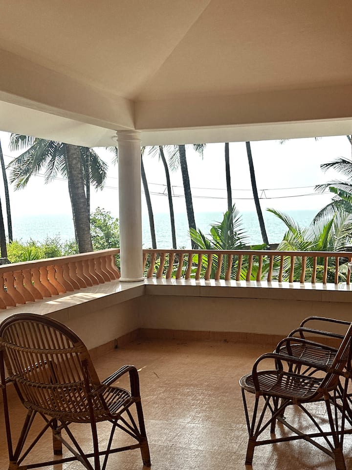 Bheki’s Inn, Cozy Beach Stay With Best Sunset View - Kannur