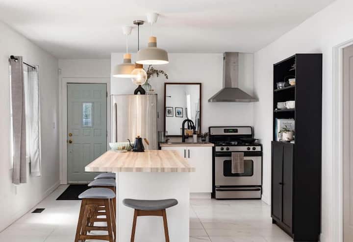 The Beach House - St. Catharines