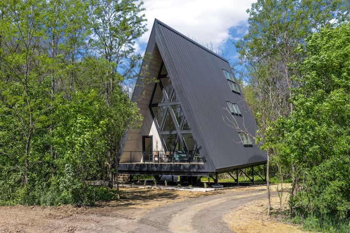 Summit Treehouse & Lavender Farm - Willow Lake, Swisher