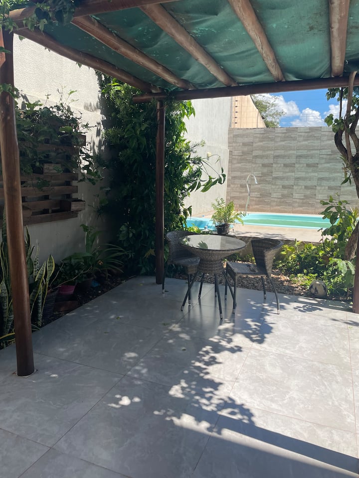 Casa Em Região Central Com Piscina  C/ 2 Quartos - Foz do Iguaçu