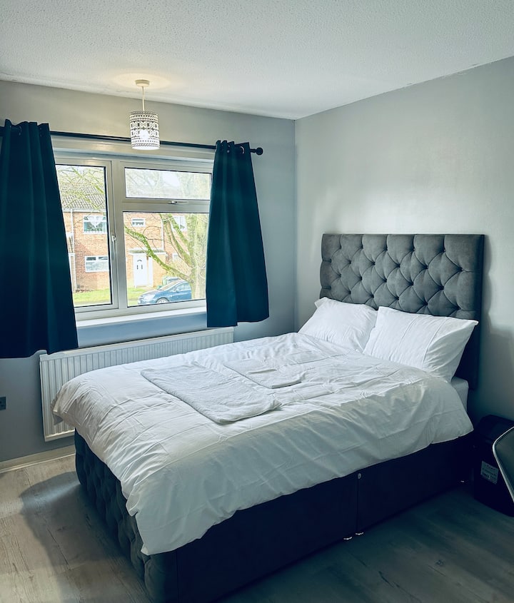 Double Bedroom In Basingstoke Near Town & Hospital - Basingstoke