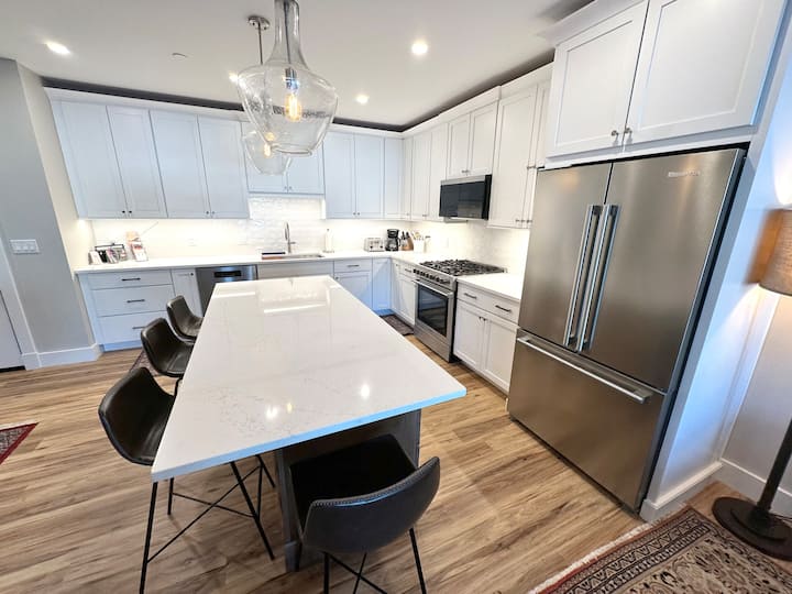 Tangerine At Cranmore Mountain | Ski On/off - North Conway, NH