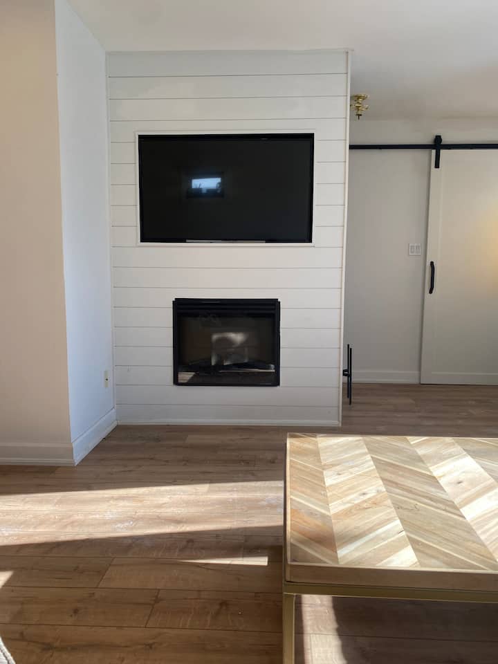 Downtown And Country Bungalow - Uxbridge, ON, Canada