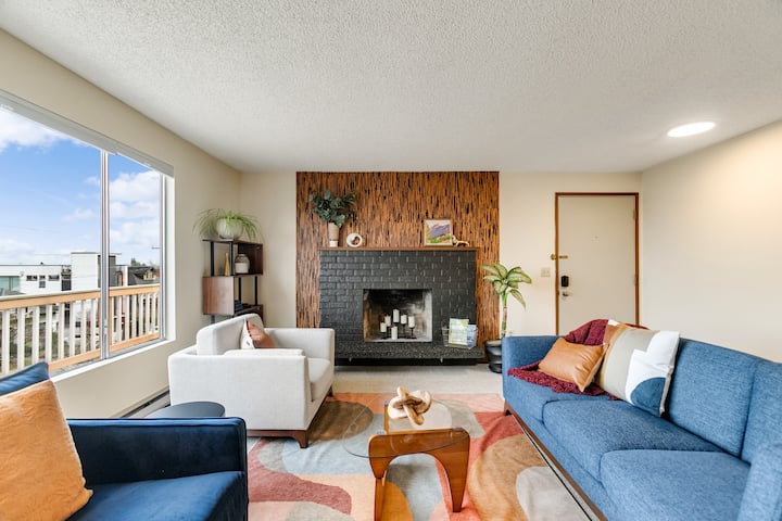 Chd01 - Hilltop Seattle Retreat W/ Views & Parking - Seattle, WA