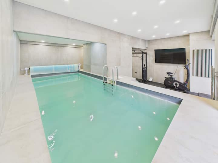 Green Hat Stays - Chepstow - Harvax House - Chepstow