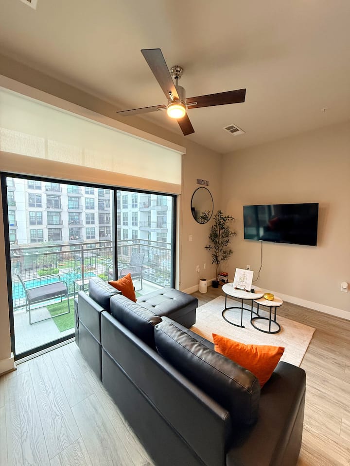 Modern Stay Near Downtown Houston - Houston, TX
