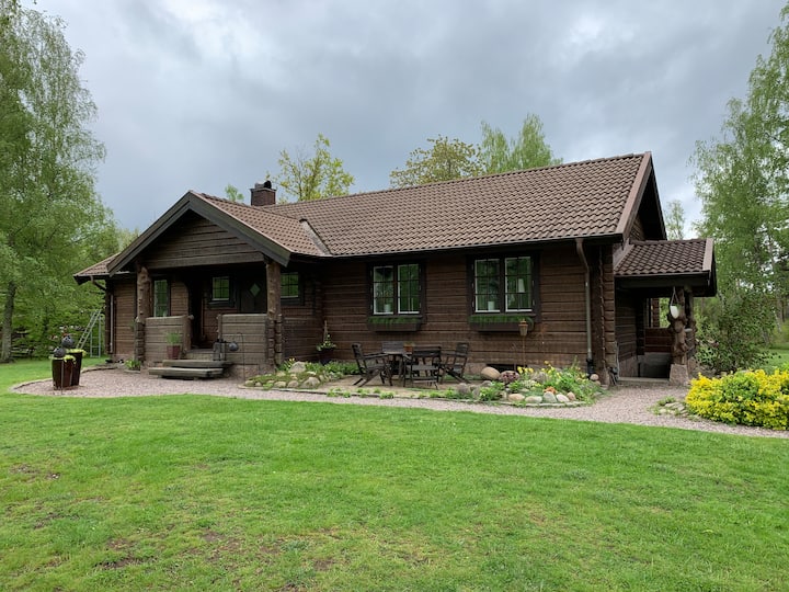 Timmerhus Med Orangeri, Nära Till Alv - Hultsfred