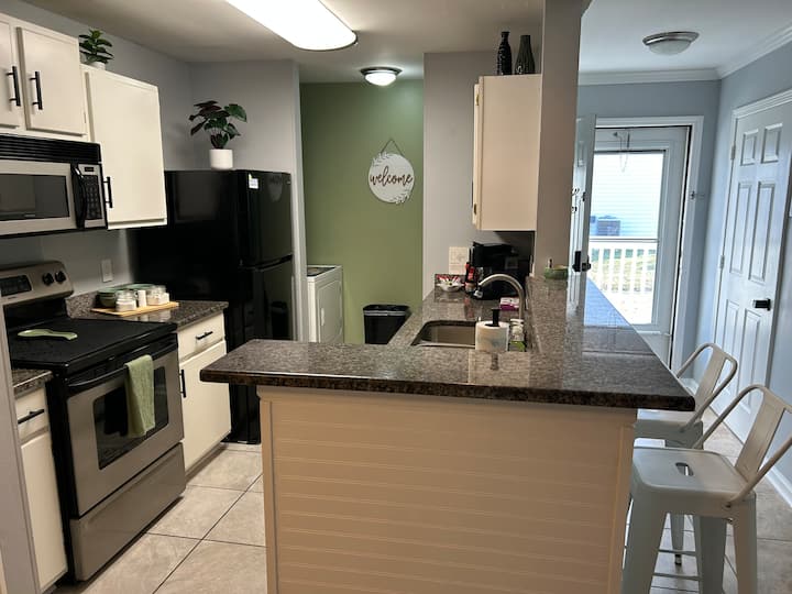 Coastal Charm ~ Pool/beach/golf/airport/zoo - Adventure Island, Orange Beach