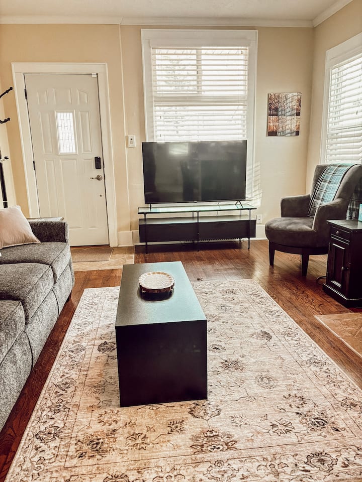 Charming Midtown Home - Omaha, NE