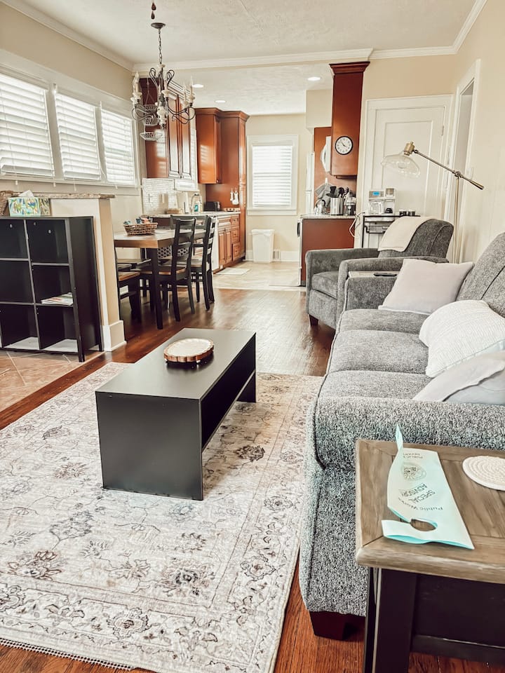 Charming Midtown Home - Omaha, NE