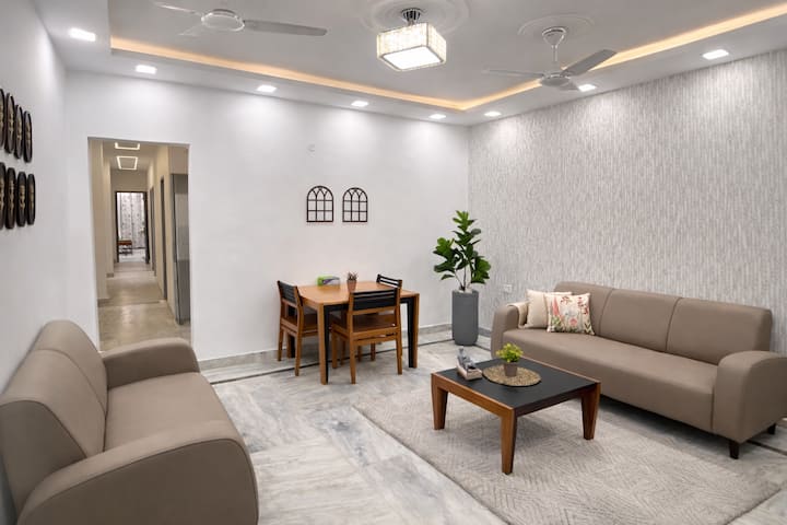 Park-facing 3bhk-ground Floor-peaceful Stay - New Delhi