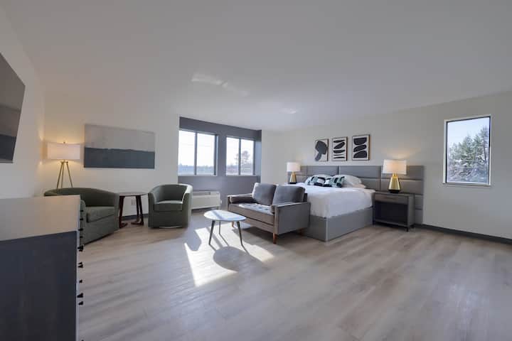 King Suite @ Lititz Pointe Inn, Suite # 101 - Lititz, PA