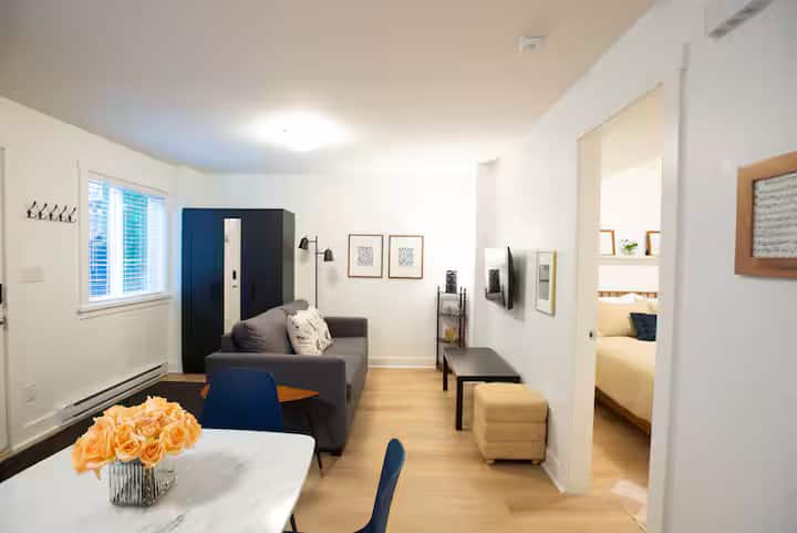 Charming 1-bedroom Haven – Stylish & Cozy - Langford