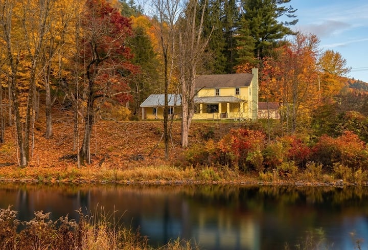 Renovated Riverfront Home Sleeps 10 | Walk To Town - Hancock, NY