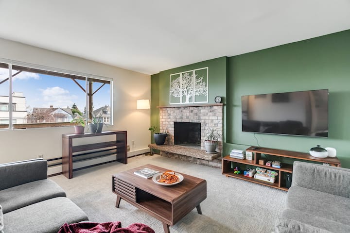 Chd02 - Cozy Hilltop Seattle Stay W/ Yard, Parking - Seattle, WA