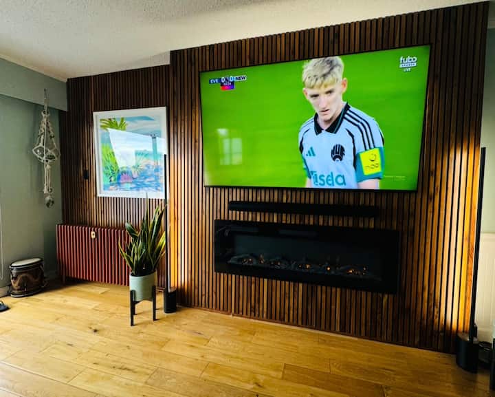 Top Floor Ocean View Condo, Fully Renovated! - North Vancouver