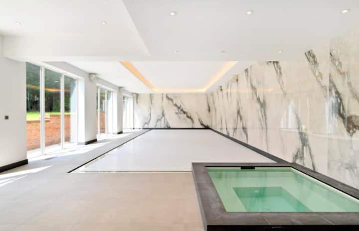 Exclusive 8 Bed Mansion With Indoor Pool In London - London