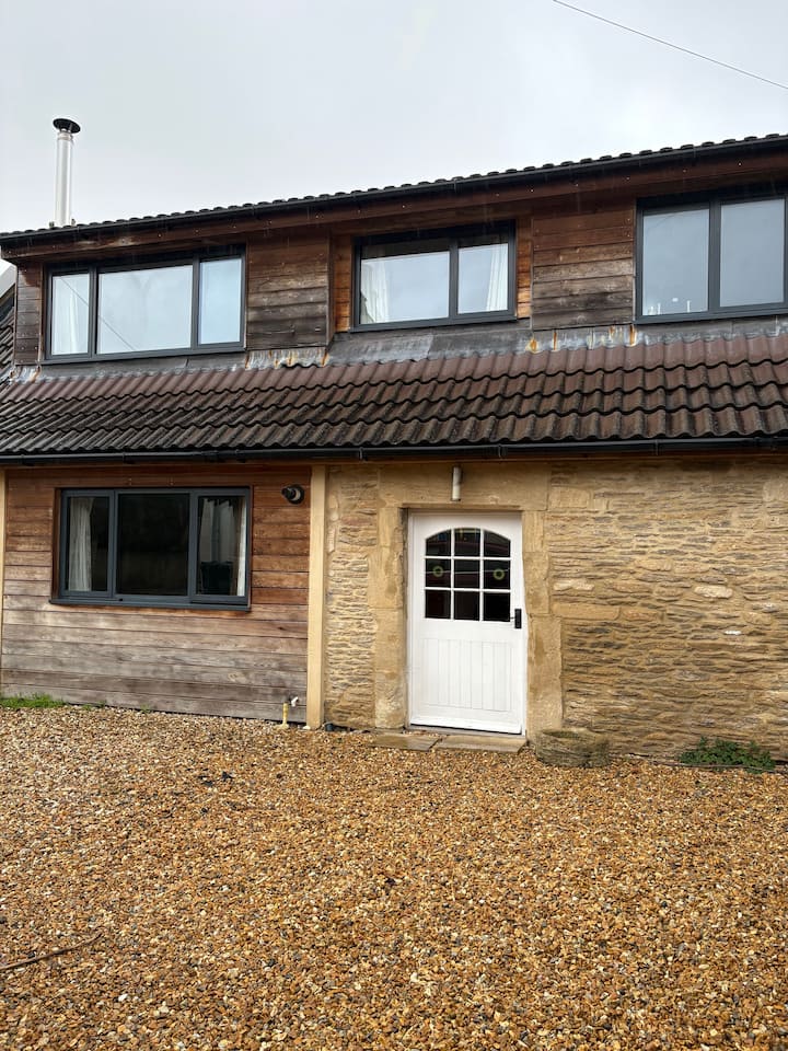 Self-contained Cosy Annexe - Melksham