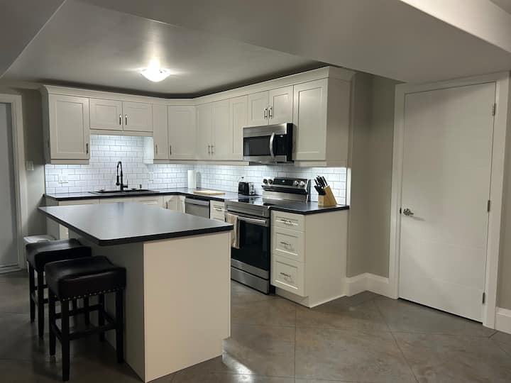 Modern Apartment - Close To Ssrh, Nscc, & Beaches - Nova Scotia
