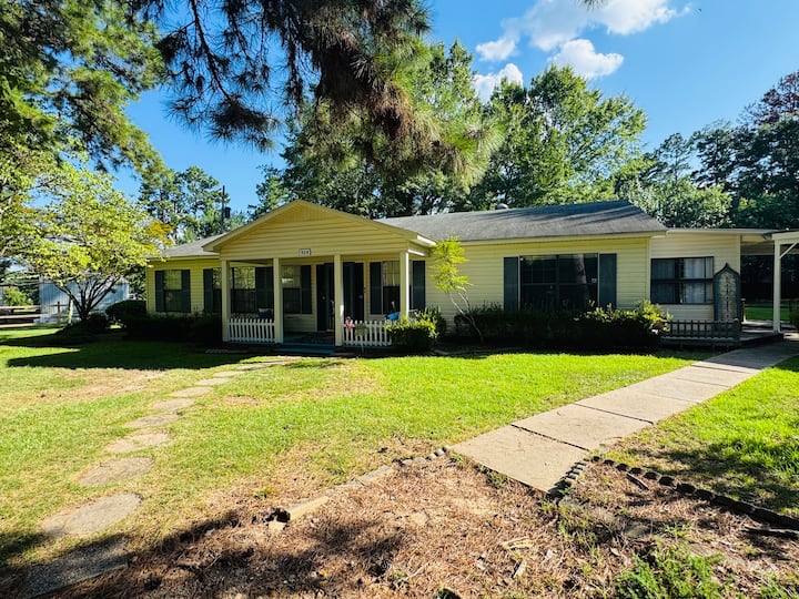 Honey's Cottage - Camden, AR