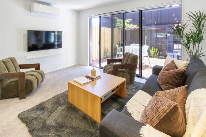 Contemporary 2br Stay For 6 With Private Patio - Christchurch