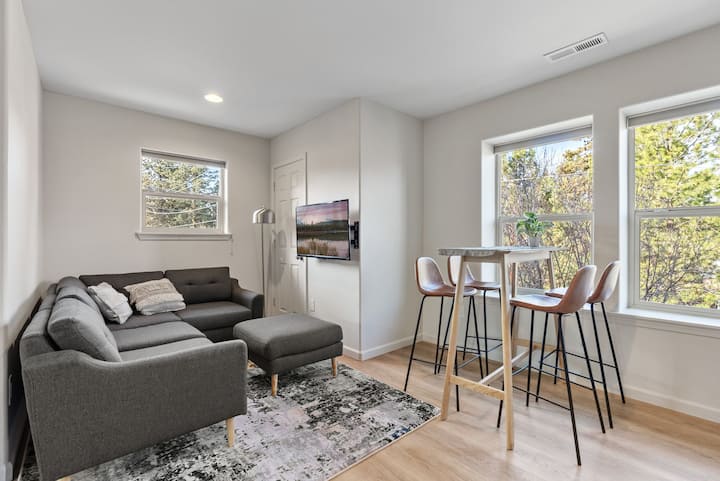 Private Upstairs In Old Mill Neighborhood - Bend, OR