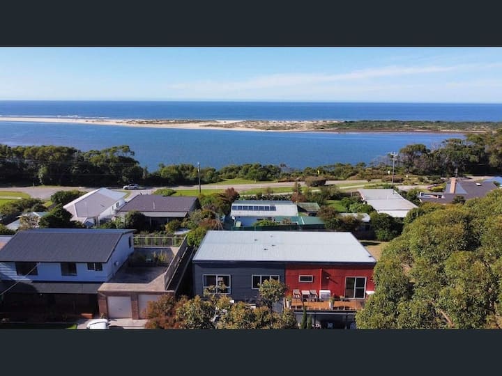 C (Sea) Views- Stunning River And Ocean Retreat - Marlo