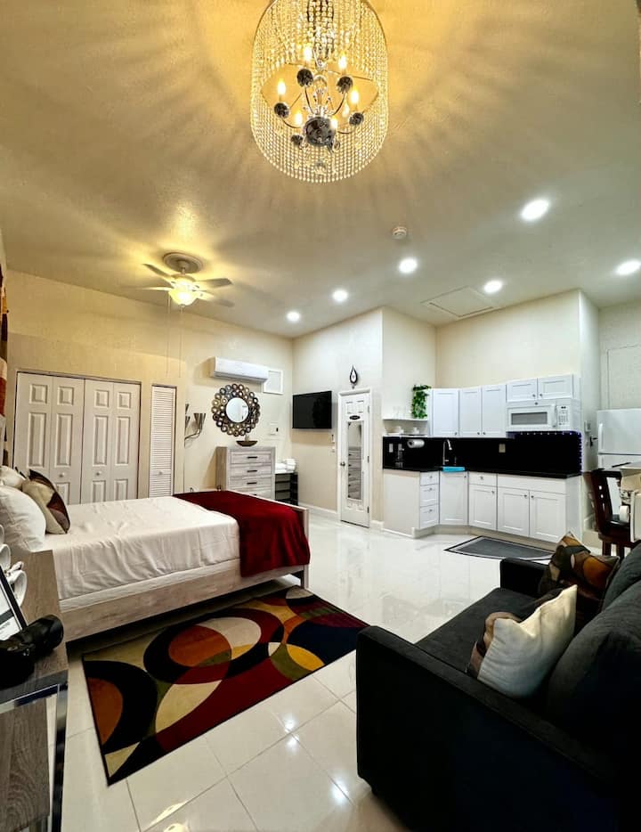 Luxurious Studio In Central Miami! - マイアミガーデンズ, FL