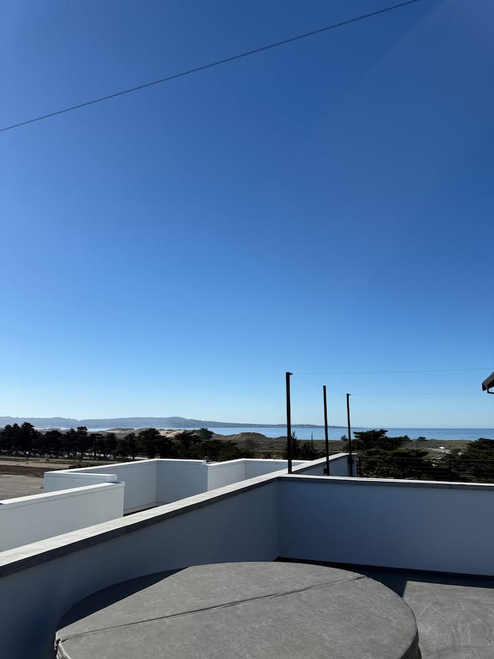 Luxury Condo With Ocean Views And Walk To Beach - Marina, CA