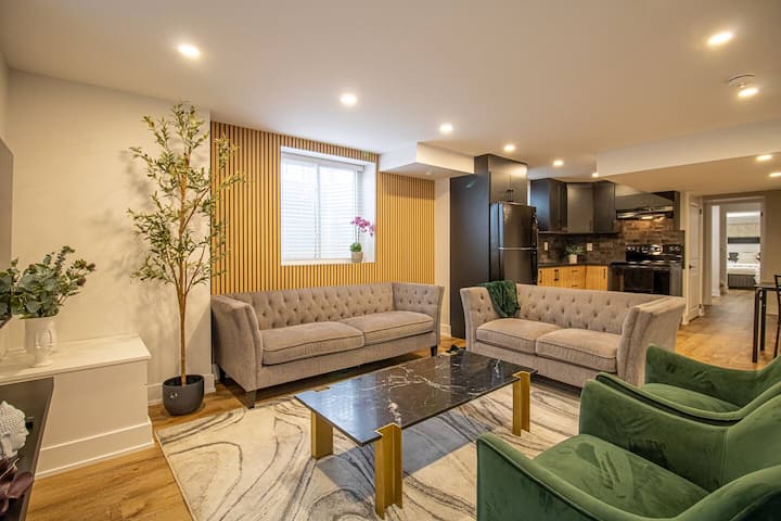 Luxury & Modern 2 Bedroom W/parking - Oakville
