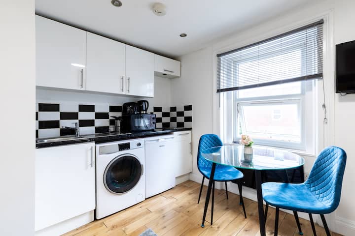 Stylish Double Studio Prime Spot - Marylebone