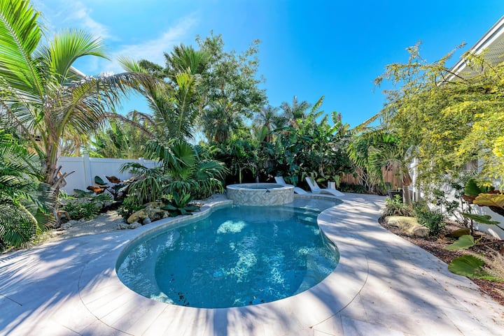 La Paloma - Serene Nest Close To Whitney Beach! - Longboat Key, FL