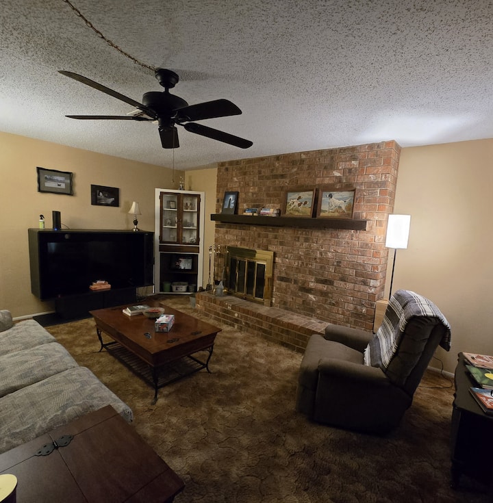 Retro 2-bed Furnished Remote Workers/hospital Area - Temple, TX