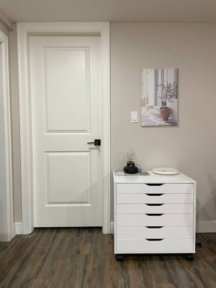 Private 2 Bedroom Unit With Direct Hw/dt Access - Vancouver