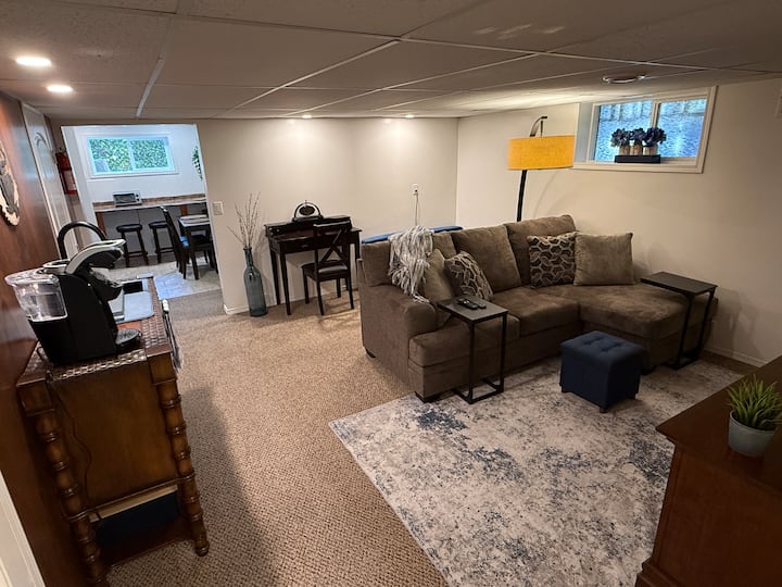 Barrel N Blue - Cozy Suite Near Downtown & Lake - Kelowna