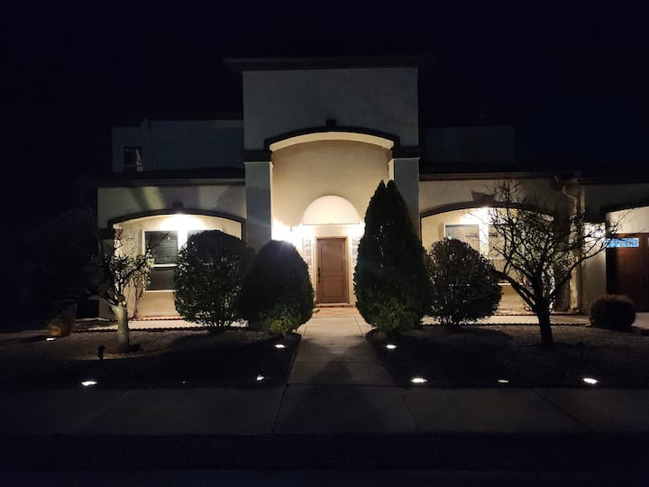 High-desert Skyview Sanctuary & Family Oasis. - Rio Rancho, NM