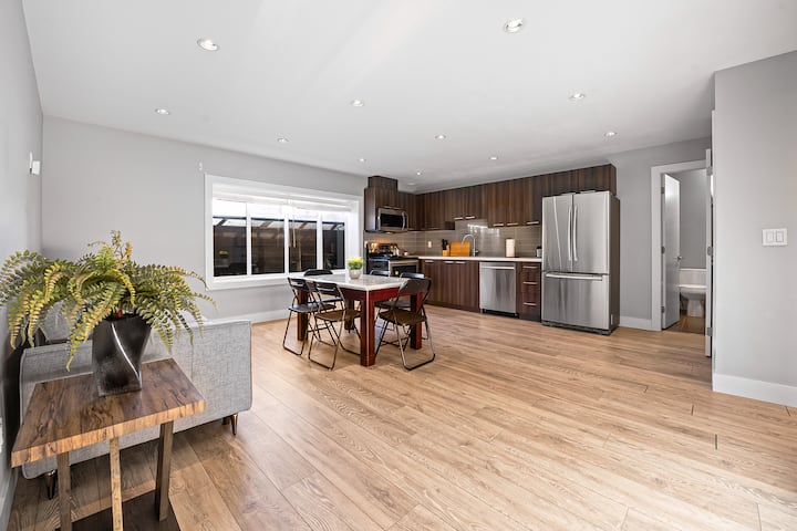 Private 2-bedroom Suite With Separate Entrance - North Vancouver