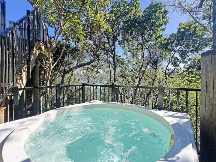 Classic Kiwi Bach - 2 Bed, 4 Guests With Hot Tub. - Akaroa