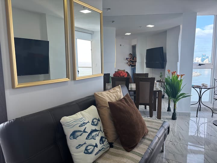 Spacious 3br Apartment W/ Ocean View & Balcony - Panama City